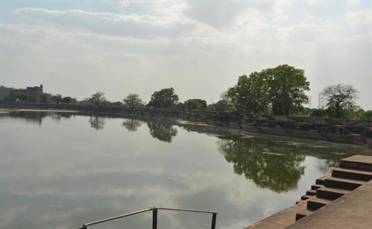 Parichha Dam tour with Antilog Vacations at Jhansi Central India