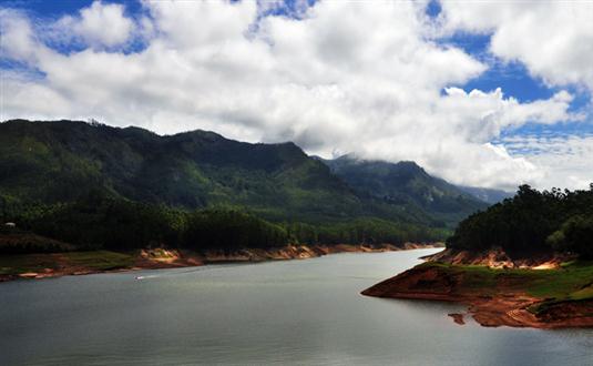 Mattupetty Dam tour with Antilog Vacations at Munnar Kerala