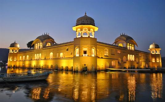 Jal Mahal tour with Antilog Vacations at Jaipur Rajasthan
