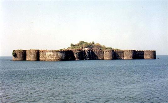 Murud-Janjira Fort tour with Antilog Vacations at Alibaug Western India