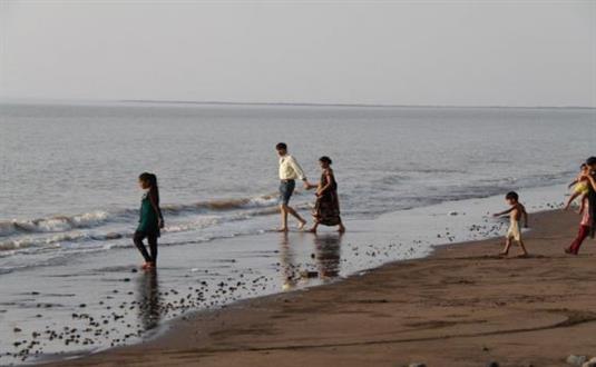 Suvali Beach tour with Antilog Vacations at Surat Western India