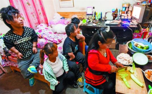 Kingdom of the Little People tour with Antilog Vacations at Yunnan ...